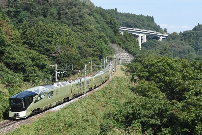 ona3のきままに撮り鉄 : 9月28日撮影 羽尾にてE001系「TRAIN SUITE四季島」送り込み回送と「リゾートビューふるさと」より