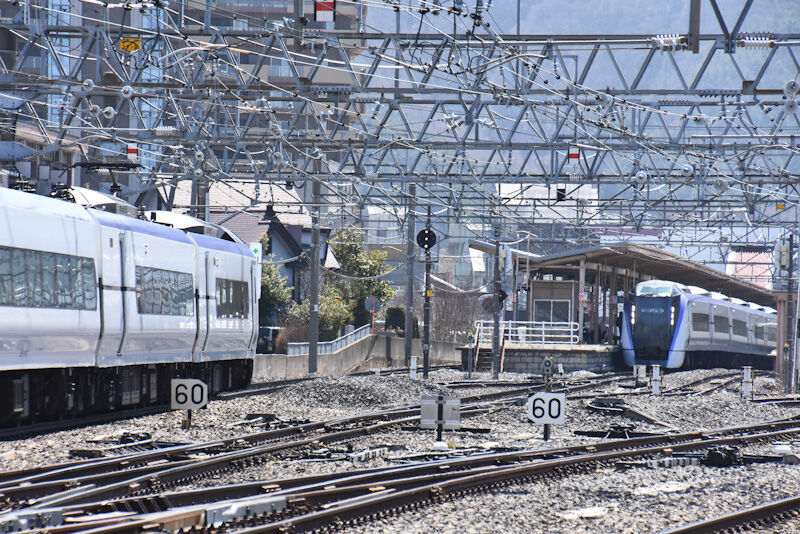 ona3のきままに撮り鉄 : 3月30日撮影 E353系「あずさ81号 (やまなし桃源郷号)」より