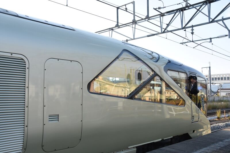 ona3のきままに撮り鉄 : 9月28日撮影 E001系「TRAIN SUITE四季島」を篠ノ井駅にて撮影