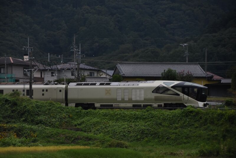 ona3のきままに撮り鉄 : 9月14日撮影 みどり湖にてE001系「TRAIN SUITE」四季島より