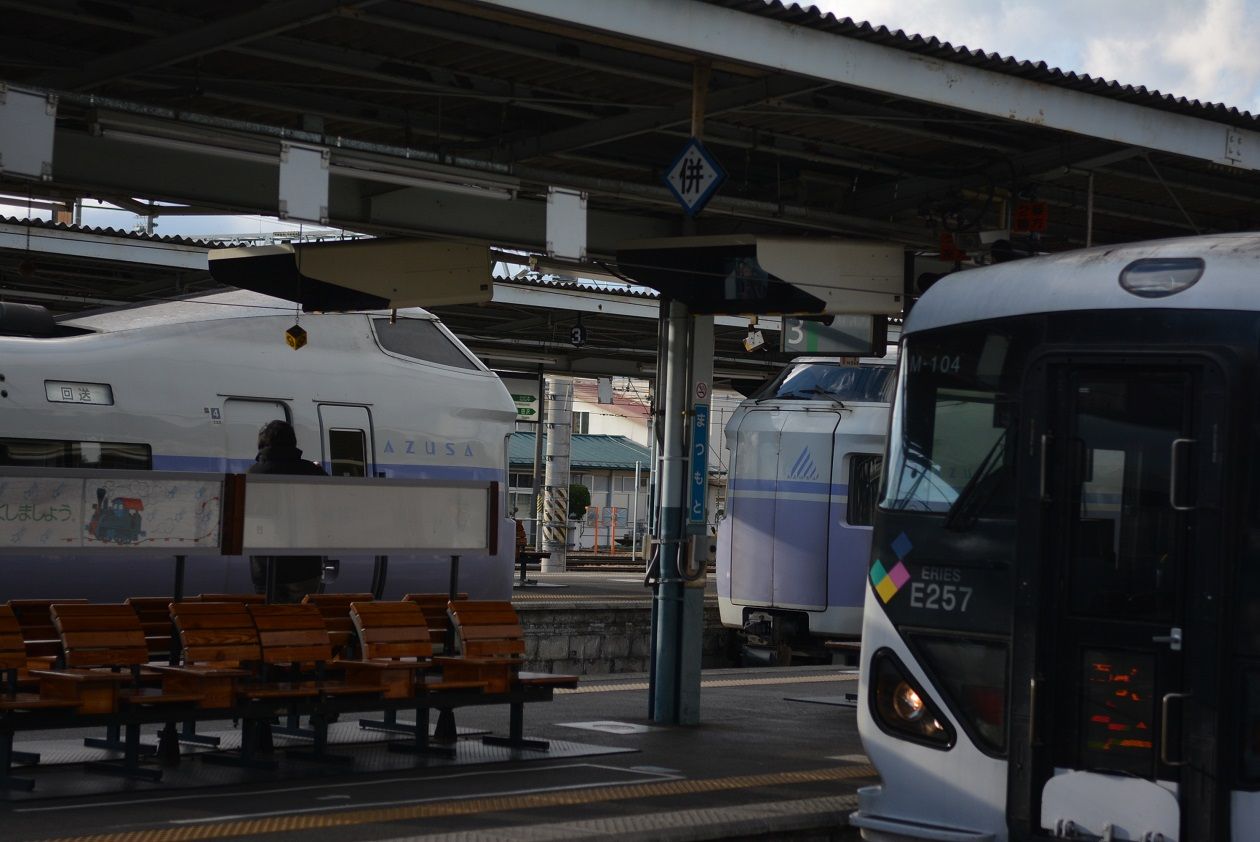 ona3のきままに撮り鉄 : 11月23日撮影 その6 松本駅にてE351系スーパーあずさ狙い