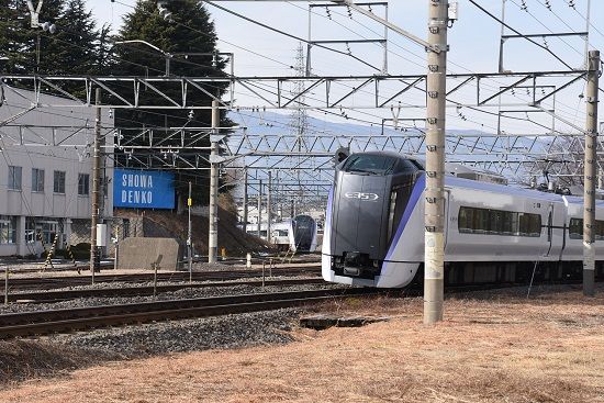 ona3のきままに撮り鉄 : 1月12日撮影 塩尻大門にE353系留置中