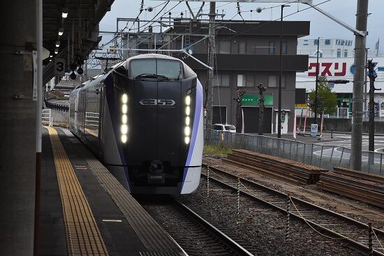 ona3のきままに撮り鉄 : 本日の撮影 岡谷駅にてキヤE195系とE353系特急「信州1号」の並びより