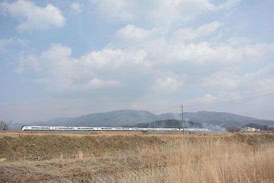 ona3のきままに撮り鉄 : 2月24日撮影 その5 E353系「スーパーあずさ」より