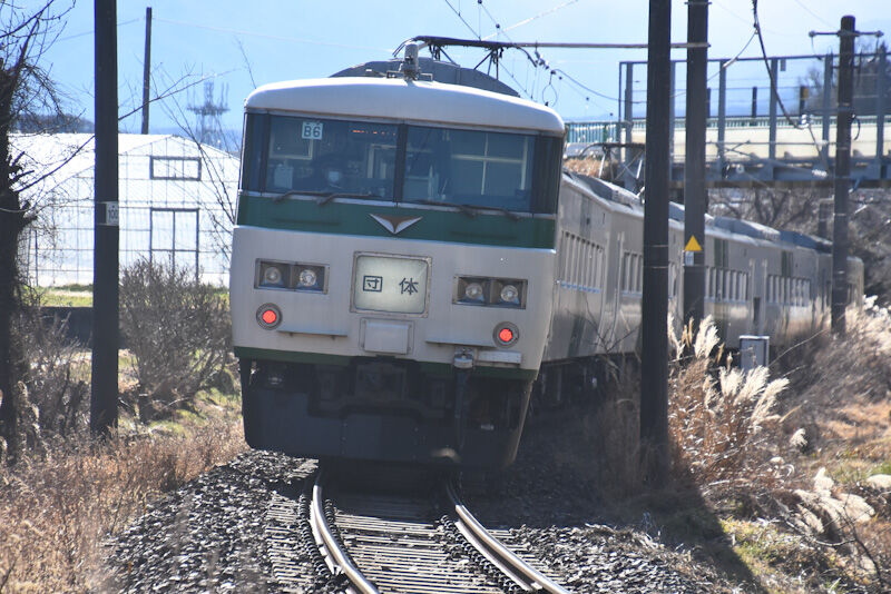 ona3のきままに撮り鉄 : 本日撮影 185系による急行アルプス51号辰野線経由長野行きより