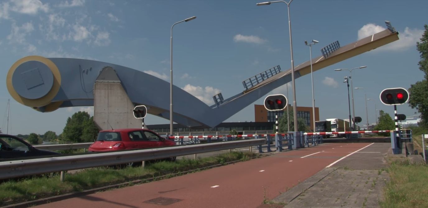 【動く橋シリーズ】まるでロボットの手、スラウエルホフ橋 : 大さじ1