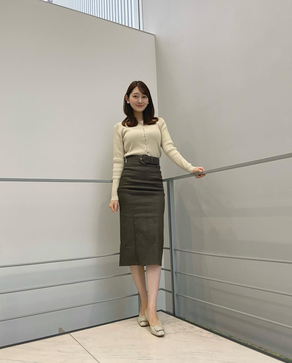【画像】テレ朝の森山みなみアナ、乳を攻めてしまう ※あり アナ速‐女子アナ画像速報