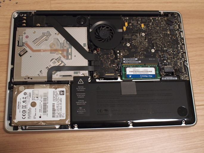 MacBook Pro (13-inch, Late 2011) レビュー : 小さいって事は・・・ MacBook Pro (13-inch, Late 2011) レビュー : 小さいって事は・・・