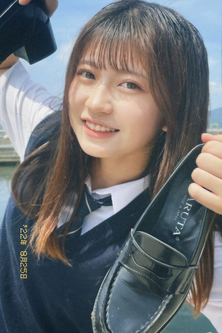 【画像】履いていたローファーを嗅ぎたくなるエチエチjk見つかるww ペロ速報