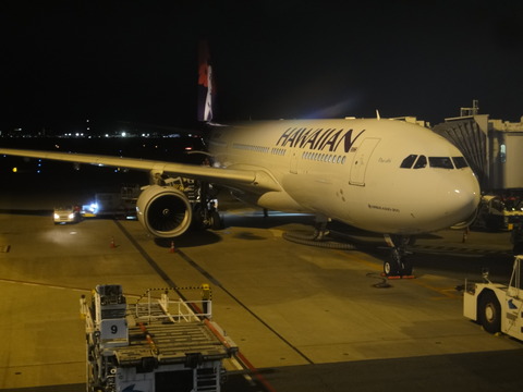 HA450便で出発です : ホロホロハワイ