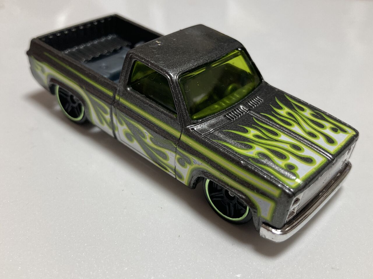 きょうのルース品☆ 83 CHEVY SILVERADO FLAMES ホットウィール : Poncha BLOG - since 2016