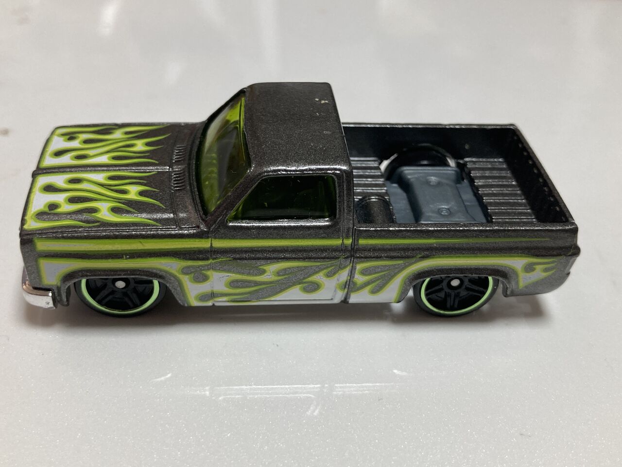 きょうのルース品☆ 83 CHEVY SILVERADO FLAMES ホットウィール : Poncha BLOG - since 2016