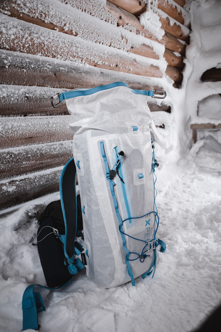 白いヤツ [EXPED WHITEOUT 30] : 山に野に川に呑みに