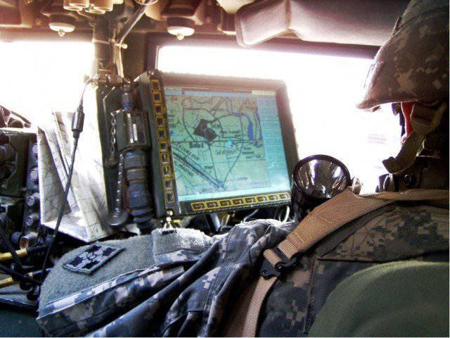 EPLRS ミリタリーラジオRT-1720FUHFトランシーバーW /リモートケーブルコンピューターHMMWV EPLRS : 軍用無線の ...