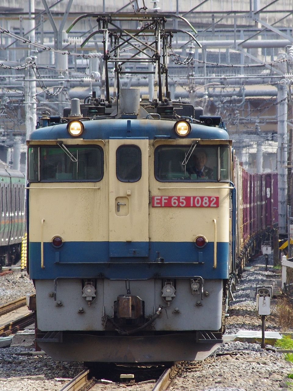 JR東日本/JR貨物 EF65 PF : EF65 1082 [新] 国鉄色 赤プレート