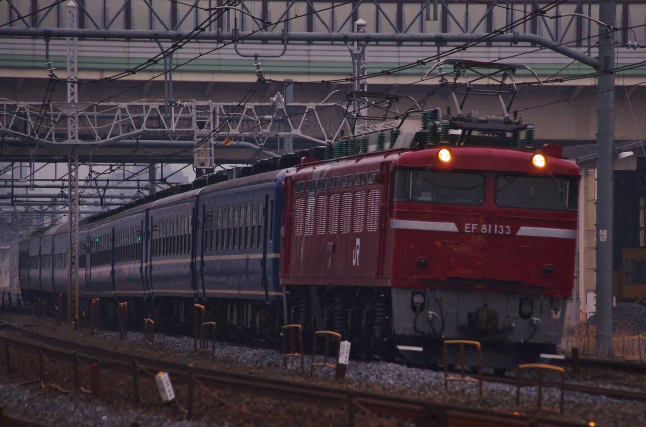 JR東日本 EF81写真館 : EF81 133[田] (1枚) 北斗星色