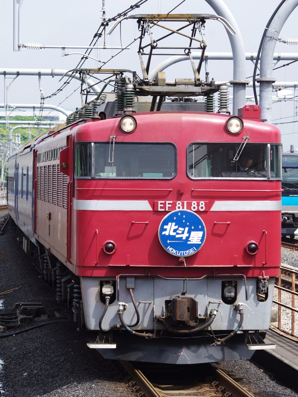 JR東日本 EF81写真館 : EF81 88[田] (1枚) 北斗星色