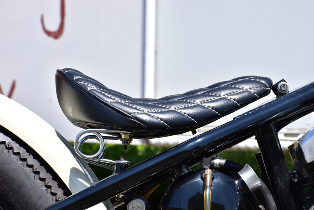 ランブータンソロシート★特注・BK-01-ダイヤ取付画像 : ランブータンバイクシート作製のブログ