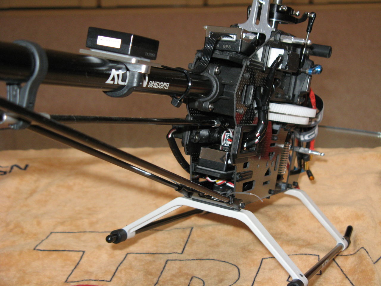 ラジコン (RC) 初心者の為の ヘリコプター 組み立て方・設定の仕方・ 飛ばし方など解説しています(^ ^)v : ALIGN APS(GPS)ジャイロ搭載