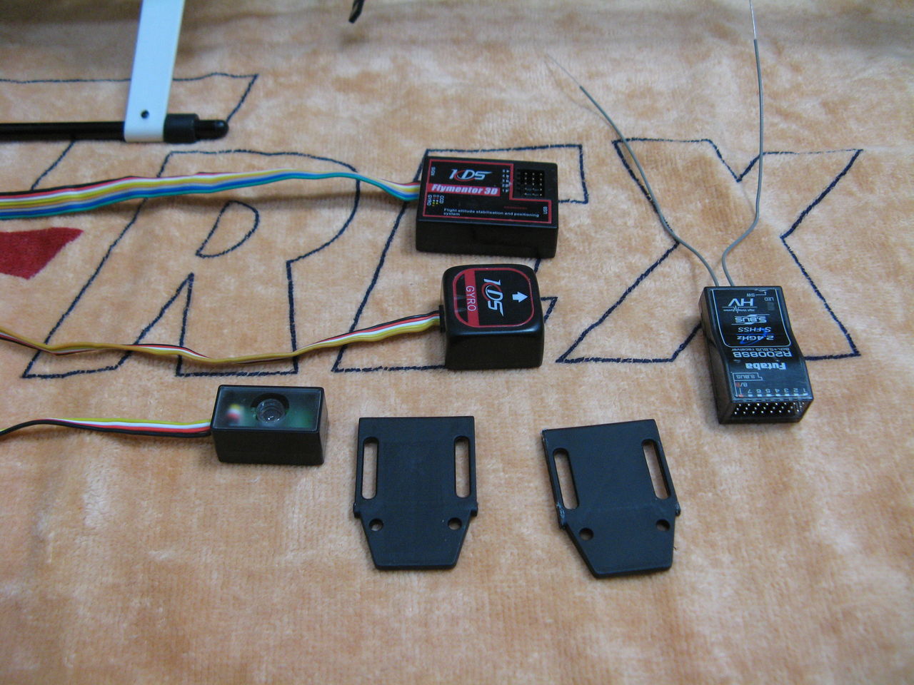 ラジコン (RC) 初心者の為の ヘリコプター 組み立て方・設定の仕方・ 飛ばし方など解説しています(^ ^)v : ALIGN APS(GPS)ジャイロ搭載