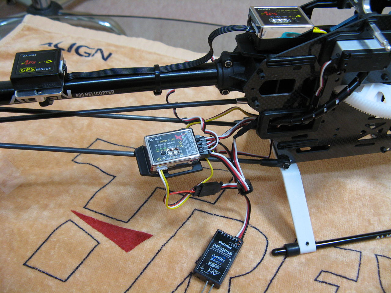 ラジコン (RC) 初心者の為の ヘリコプター 組み立て方・設定の仕方・ 飛ばし方など解説しています(^ ^)v : ALIGN APS(GPS)ジャイロ搭載