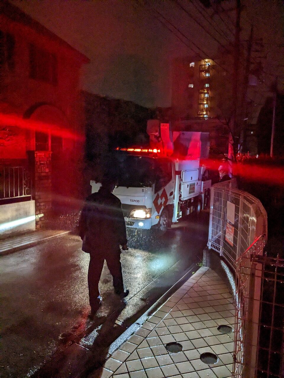 【現地の様子】『爆発音した後に停電した』#停電 東京都杉並区高円寺南2丁目など 中央線 高円寺駅南側付近一帯が一時停電3/26 #杉並区 ...