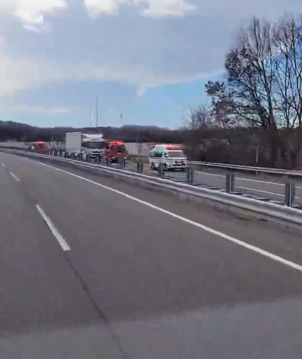 【現場の様子】#交通情報 #東北道 下り 白河IC～矢吹IC付近 車線塞ぐフロント大破事故で通行止め渋滞2月28日 #渋滞 #福島 #通行止 ...