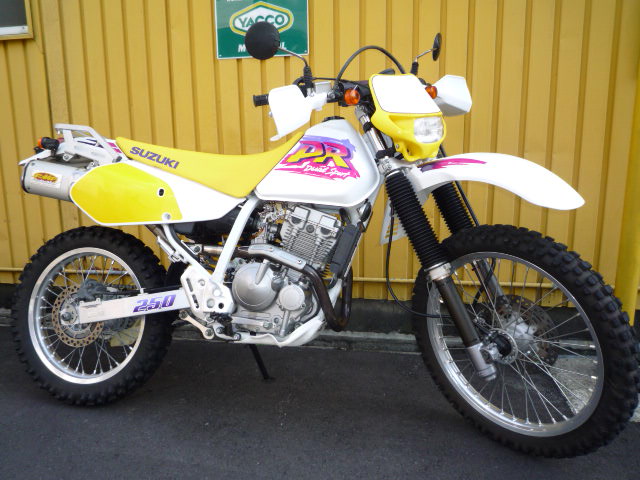 【白黄】可愛い？スズキ『DR250R』 : いまどきバイク