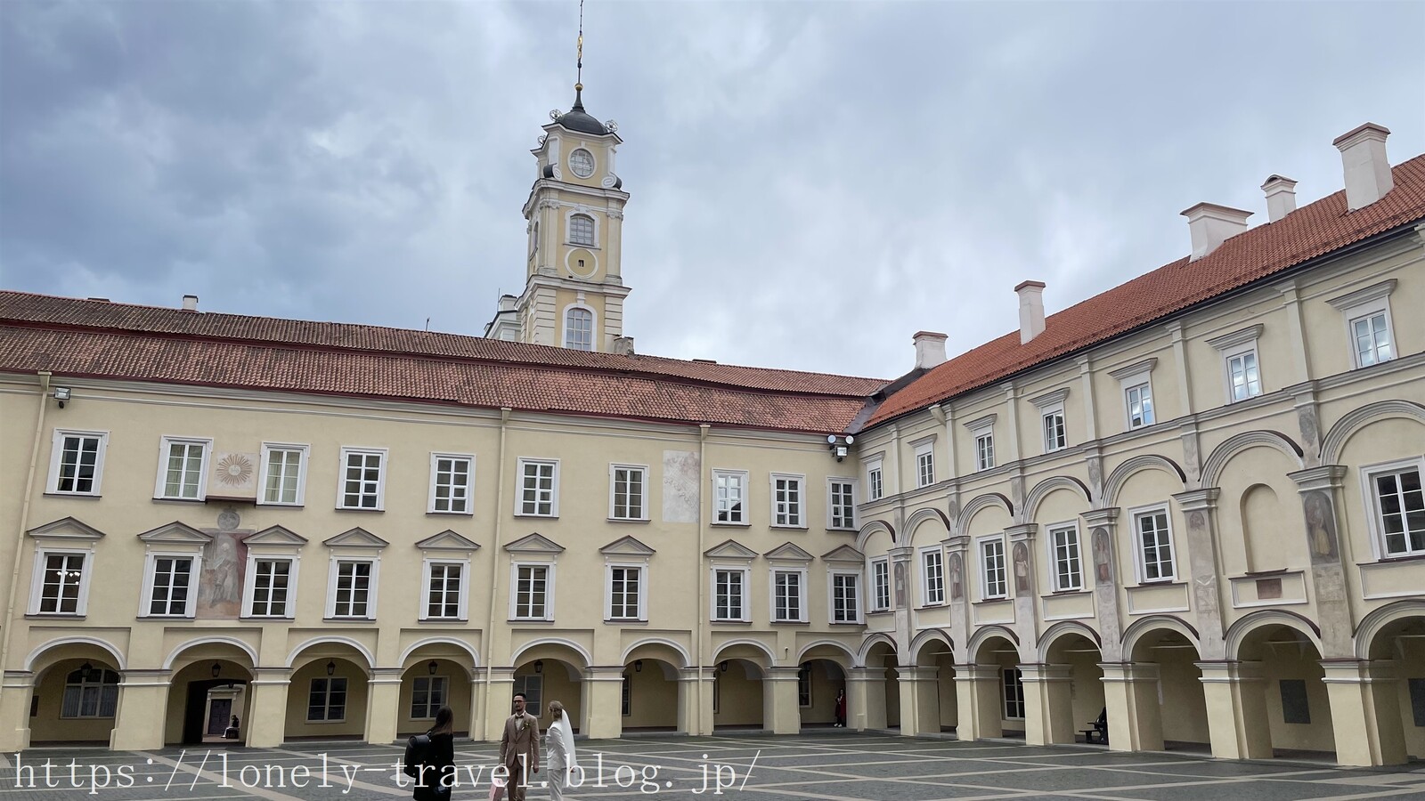 リトアニア旅行記23 ヴィリニュス大学に行ってカフェ「Poniu Laime」で休憩 : ロンリートラベル ～海外個人旅行記～