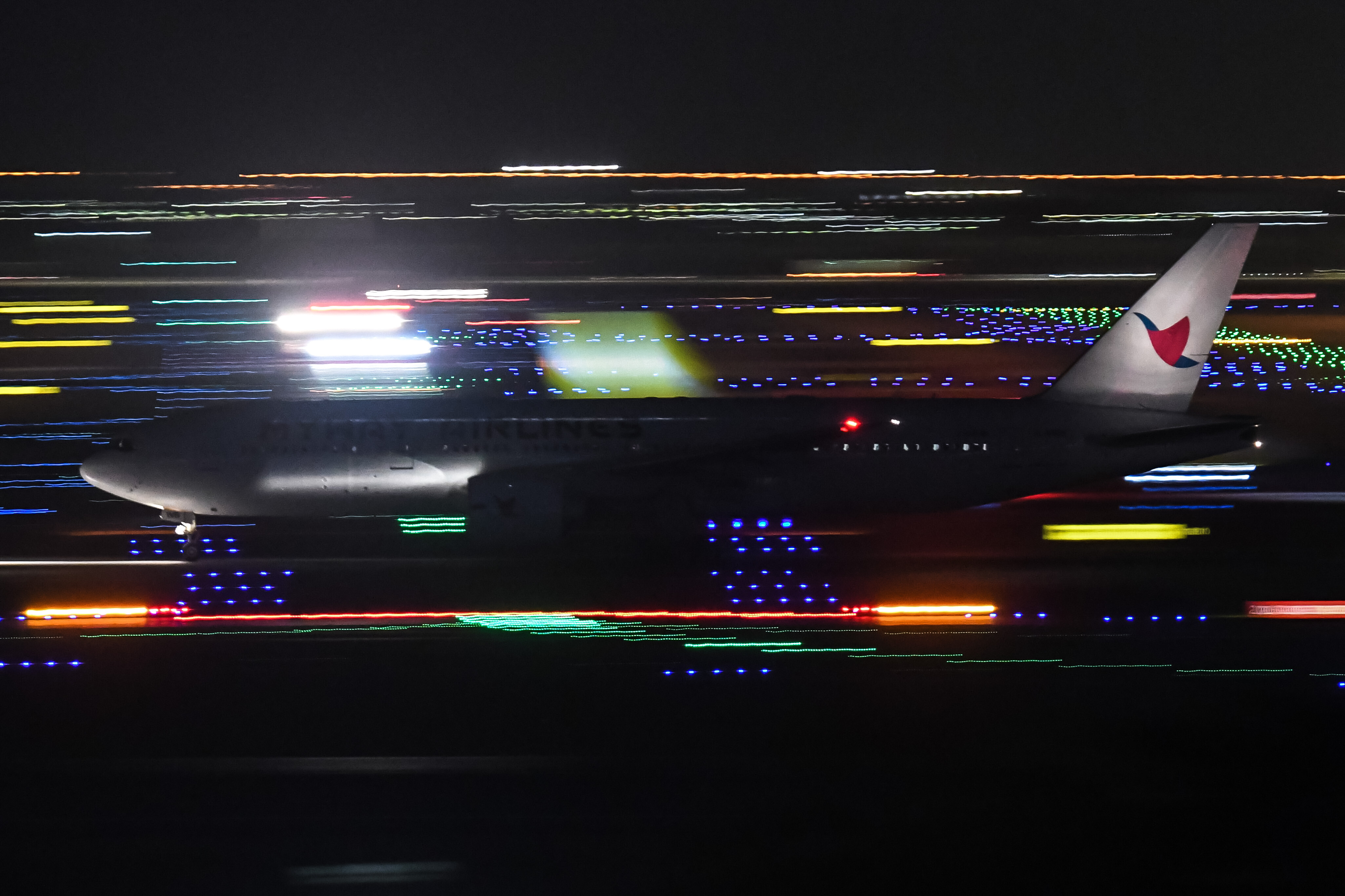 2025年12月29日(月) スワンナプーム空港 その6 : Library of Skies （外来機待機室）