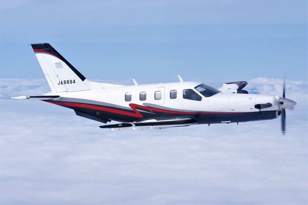 TBM7(JA8894)×PA46(JA4030) : Library of Skies （外来機待機室）