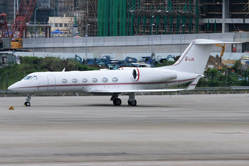 2017年9月7日(木) 澳門空港 ～BIZ～ : Library of Skies （外来機待機室）