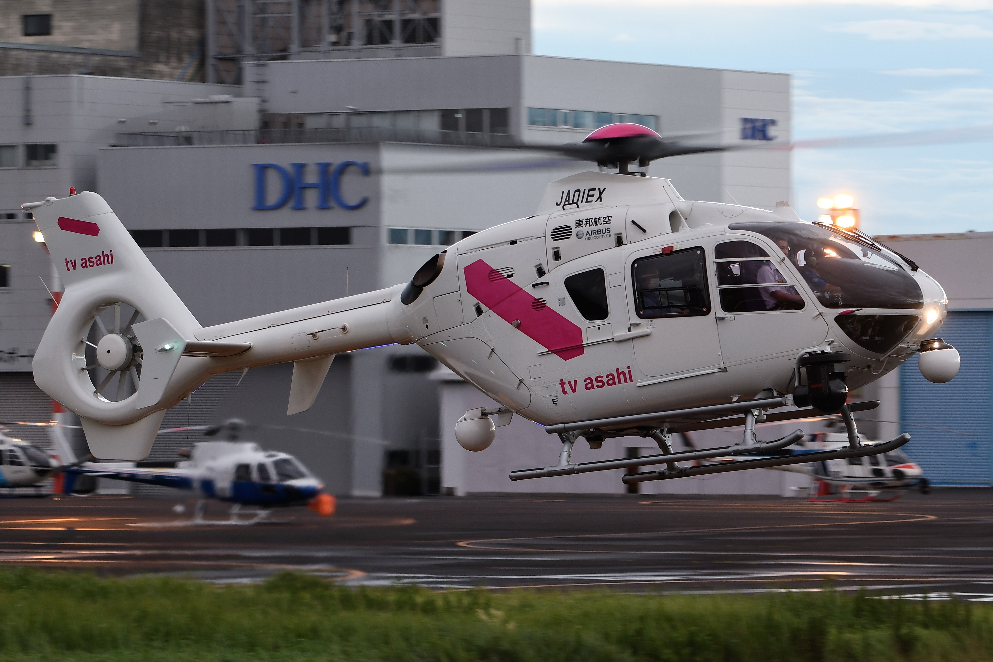 2021年8月8日(日) 東京へリポート : Library of Skies （外来機待機室）