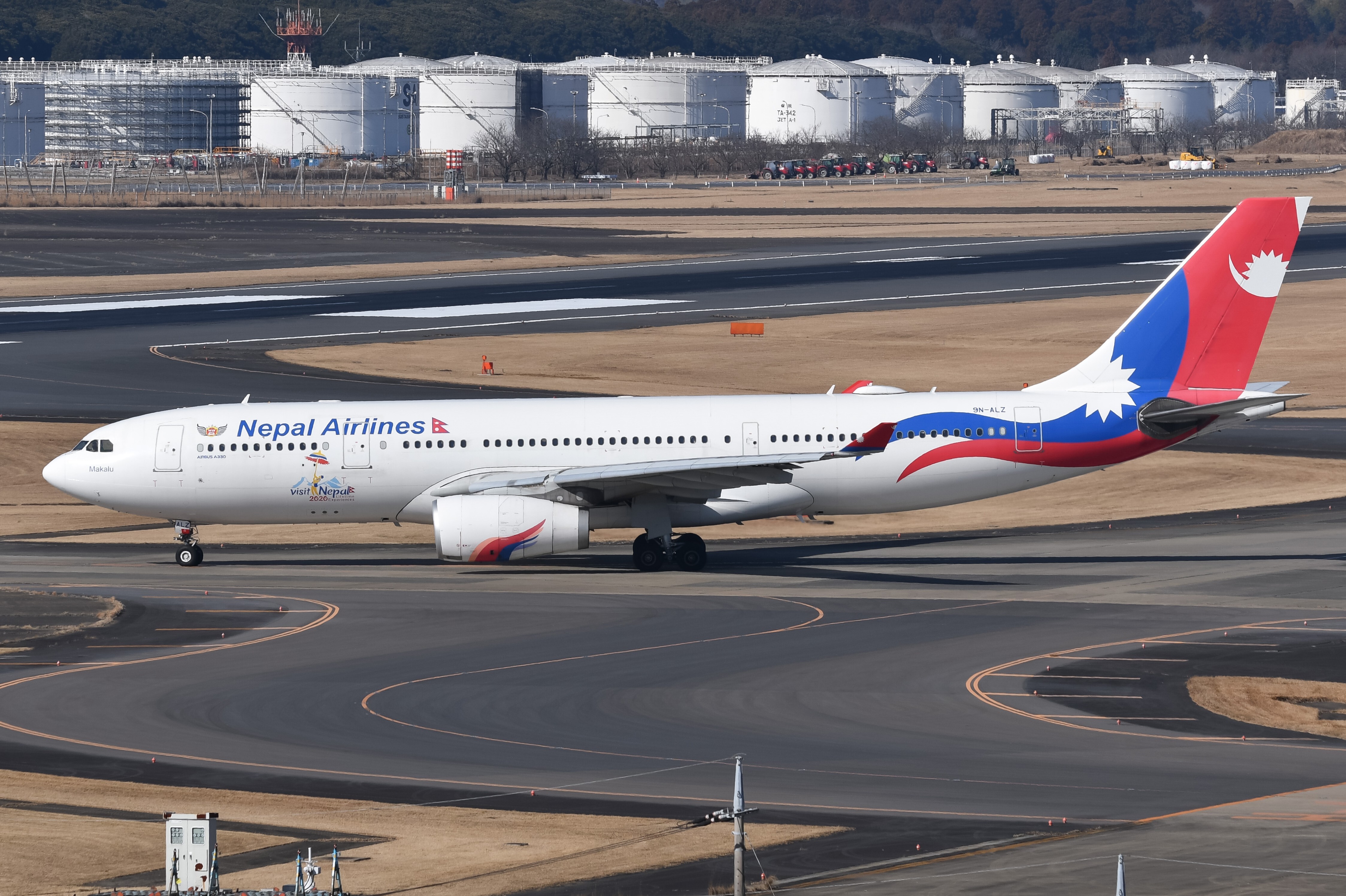 2026年1月17日(土) 成田空港 その1 : Library of Skies （外来機待機室）