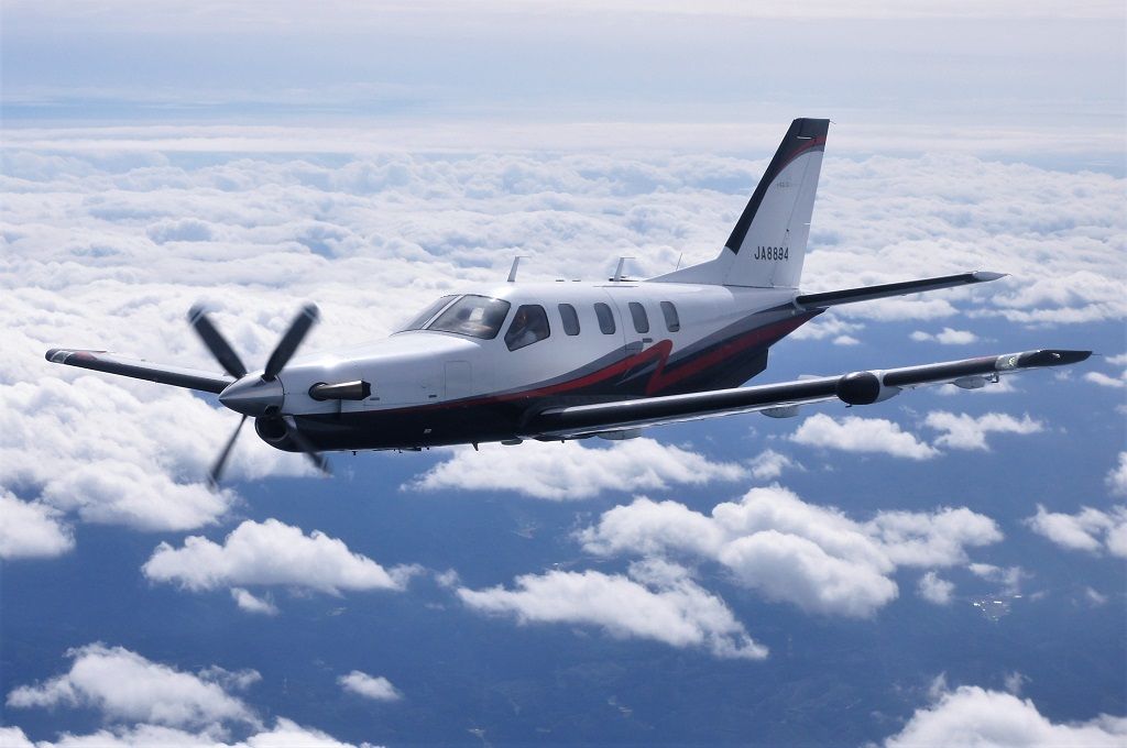TBM7(JA8894)×PA46(JA4030) : Library of Skies （外来機待機室）