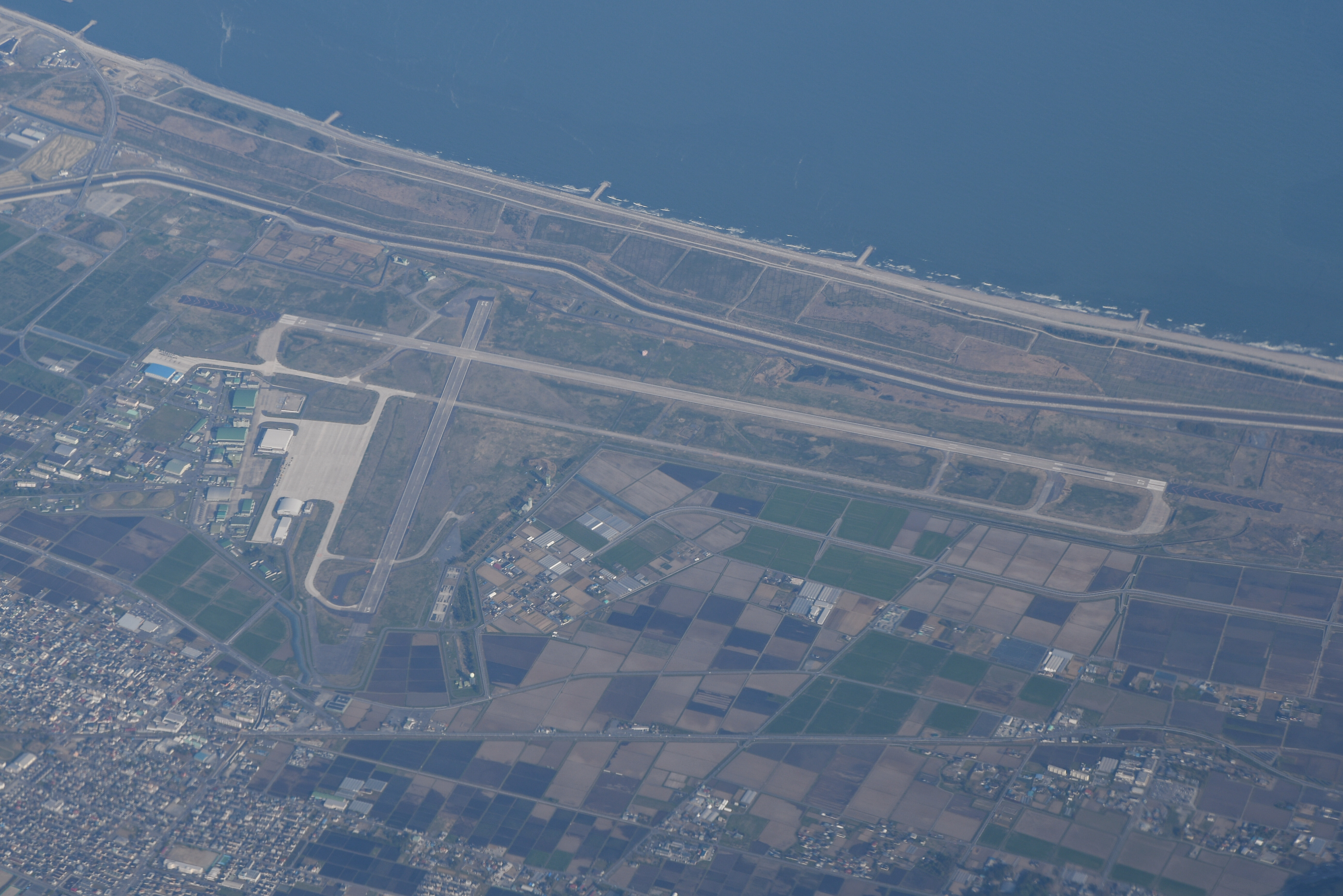 JAL574 帯広(RJCB)→羽田(RJTT) : Library of Skies （外来機待機室）
