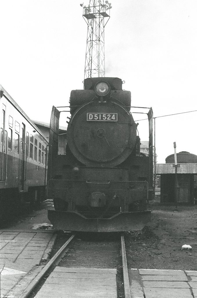 米子機関区の蒸気機関車、白黒写真 昭和49年1月2日 その1 : 半田の吉田のblog