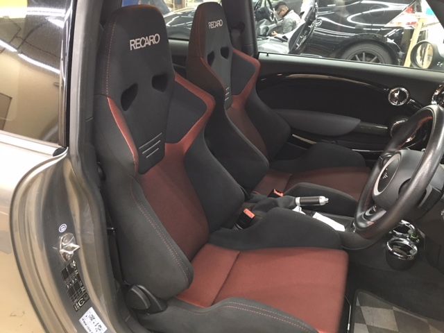 Super Autobacs sunshine KOBE TUNING BLOG : R56 MINIにRECARO SR-6取り付け