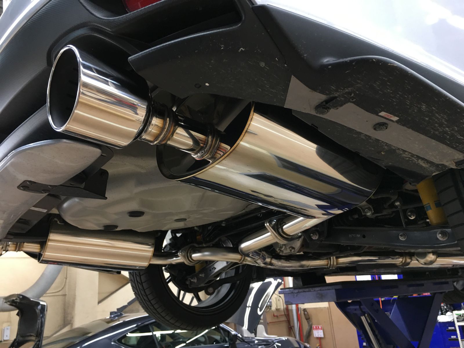 Super Autobacs sunshine KOBE TUNING BLOG : レヴォーグにHKS ECUパッケージ＆スーパーターボマフラー