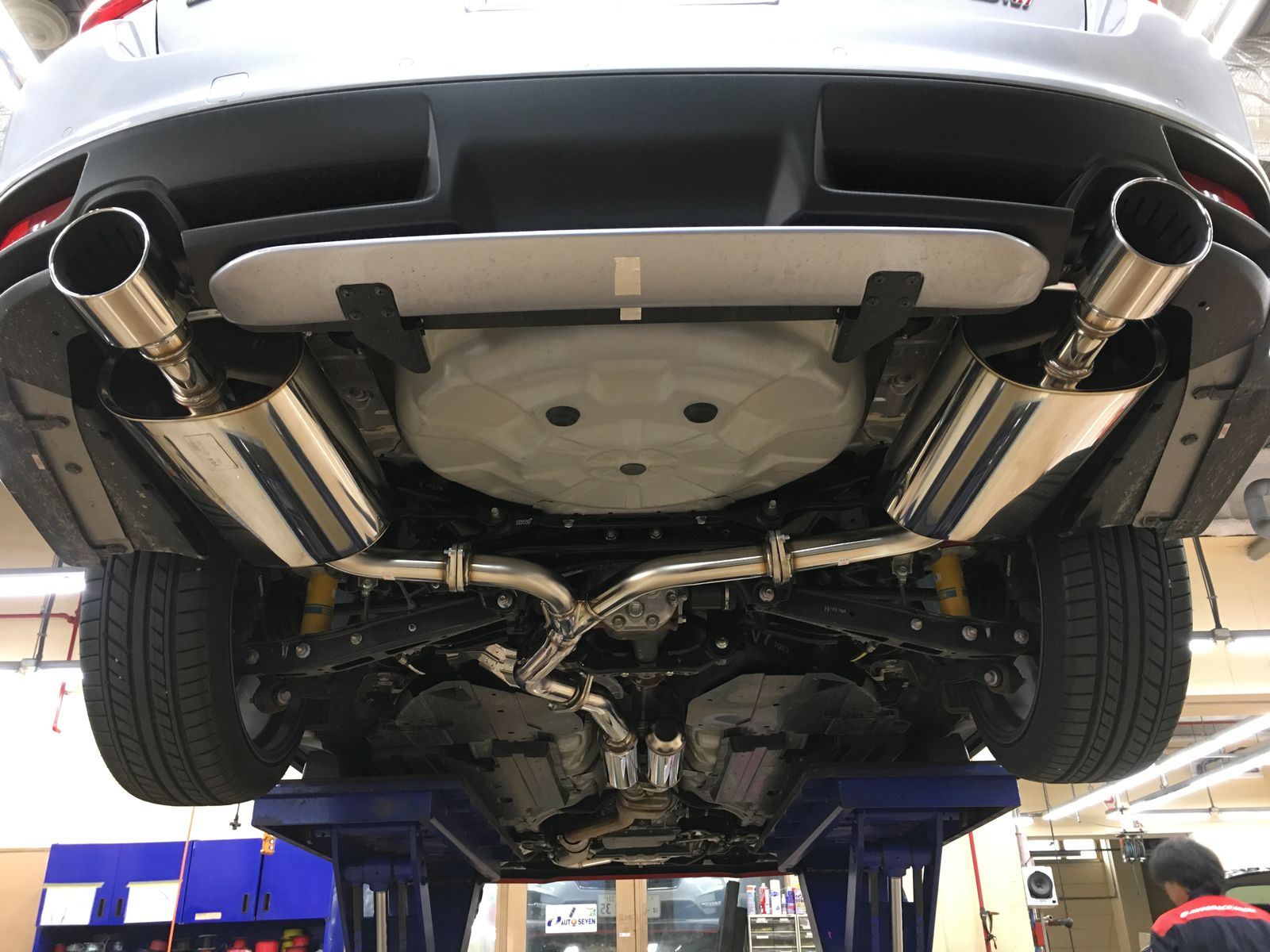 Super Autobacs sunshine KOBE TUNING BLOG : レヴォーグにHKS ECUパッケージ＆スーパーターボマフラー