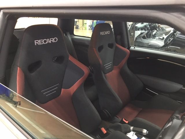 Super Autobacs sunshine KOBE TUNING BLOG : R56 MINIにRECARO SR-6取り付け