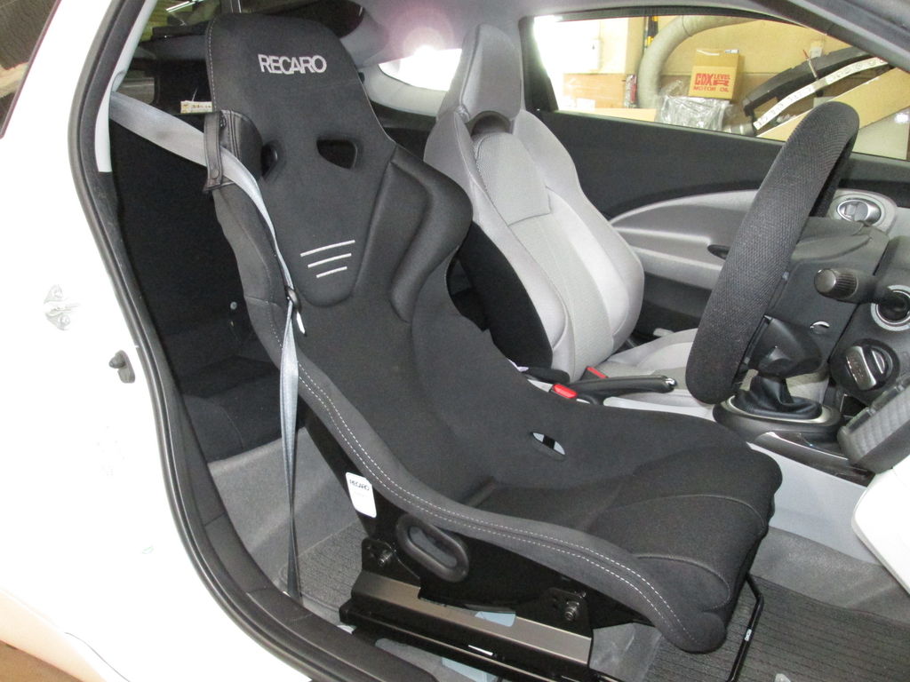 Super Autobacs sunshine KOBE TUNING BLOG : CR-ZにRECAROシート TS-Gの取付