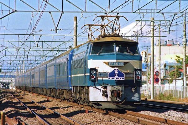 EF66牽引の寝台特急『富士』 : 線路は続くよどこまでも