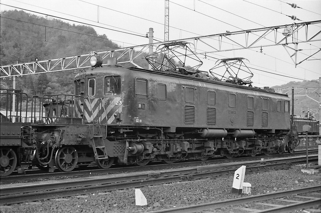 セノハチの後押し機関車 EF59形 二次型 : 線路は続くよどこまでも