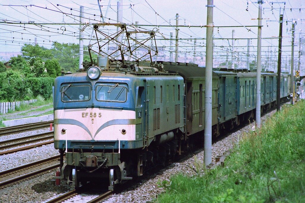 旅客列車牽引の主力であったEF58（2） : 線路は続くよどこまでも