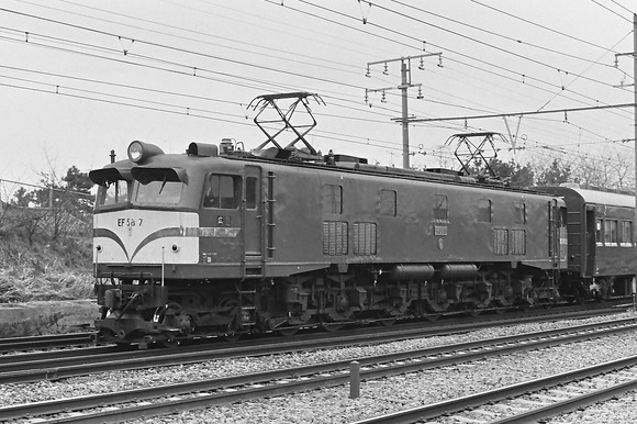 旅客列車牽引の主力であったEF58（2） : 線路は続くよどこまでも