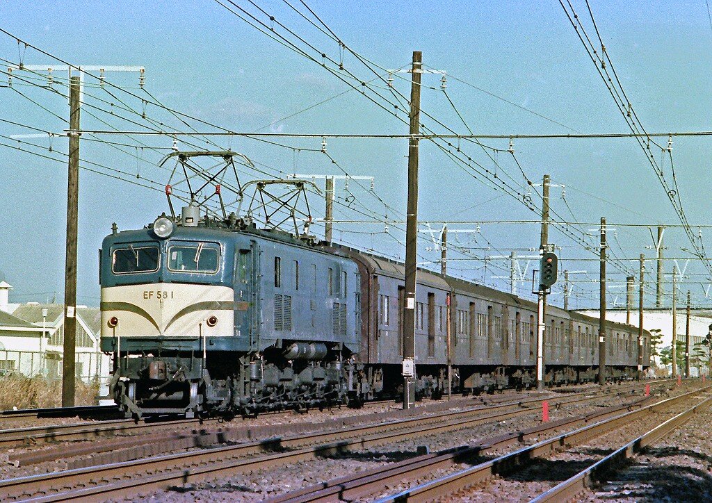 旅客列車牽引の主力であったEF58（2） : 線路は続くよどこまでも