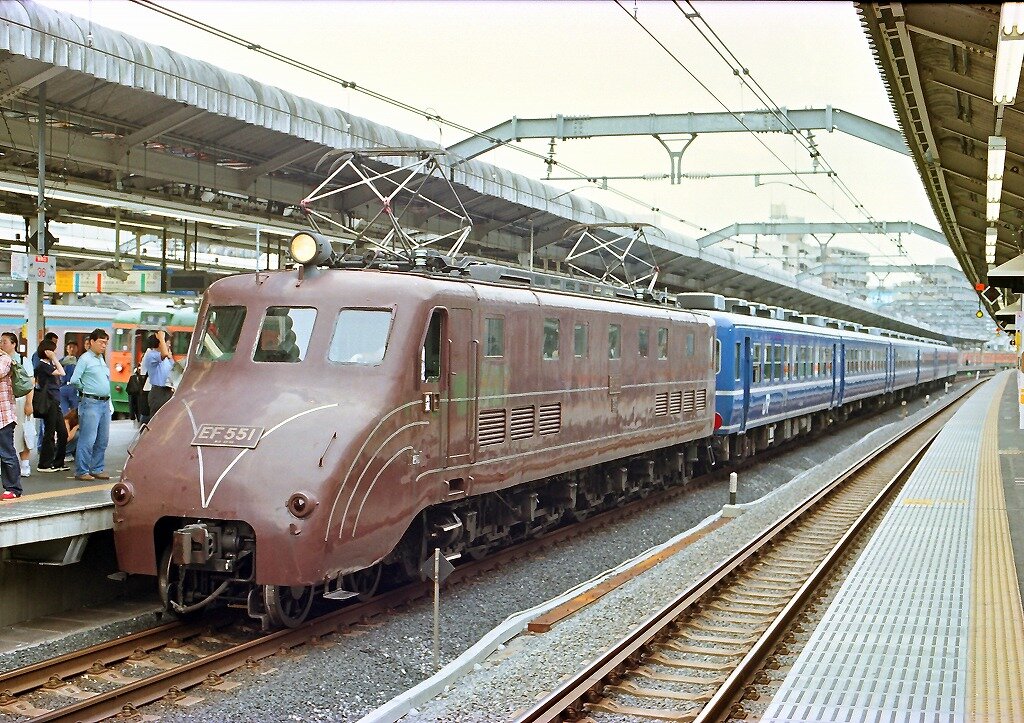 3両だけ製造された特急用機関車 : 線路は続くよどこまでも