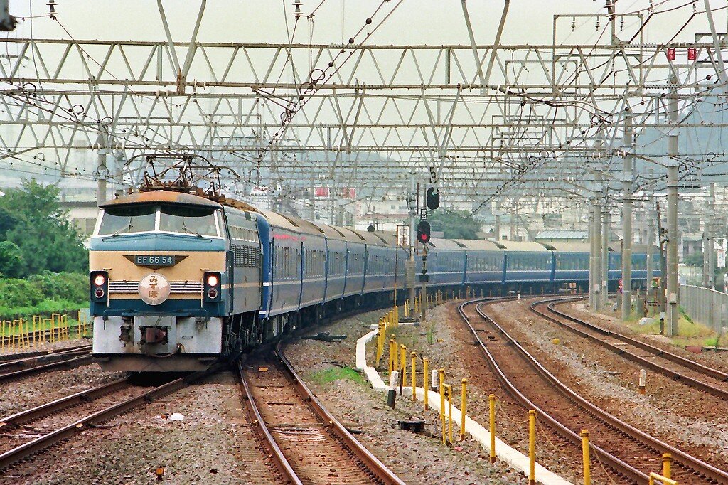 EF66牽引の寝台特急『みずほ』 : 線路は続くよどこまでも