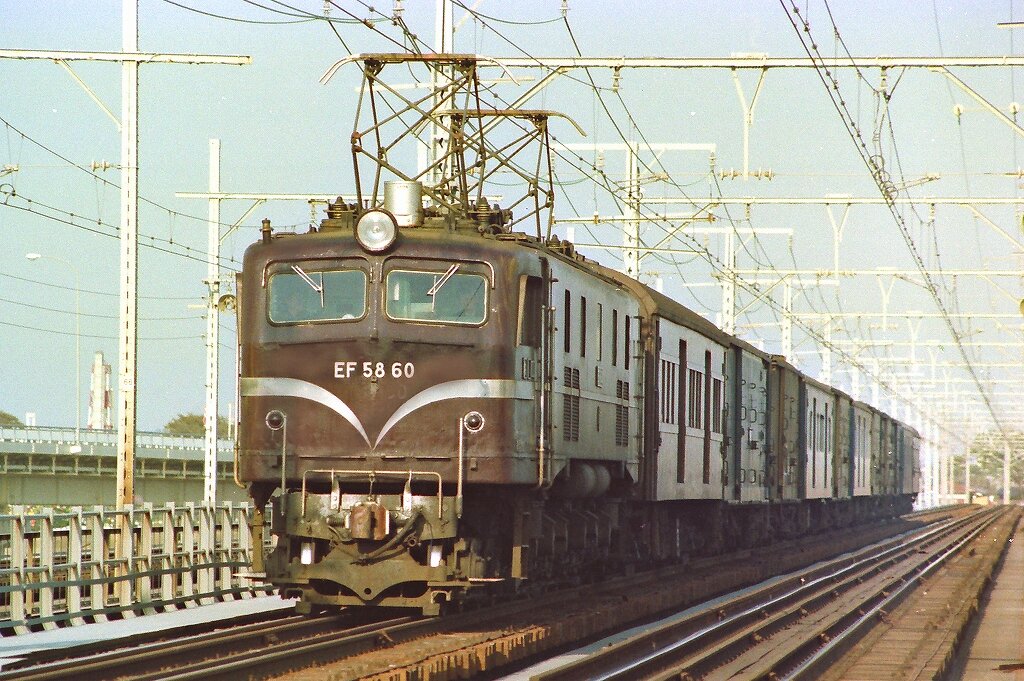 地味な存在だったお召予備機 : 線路は続くよどこまでも